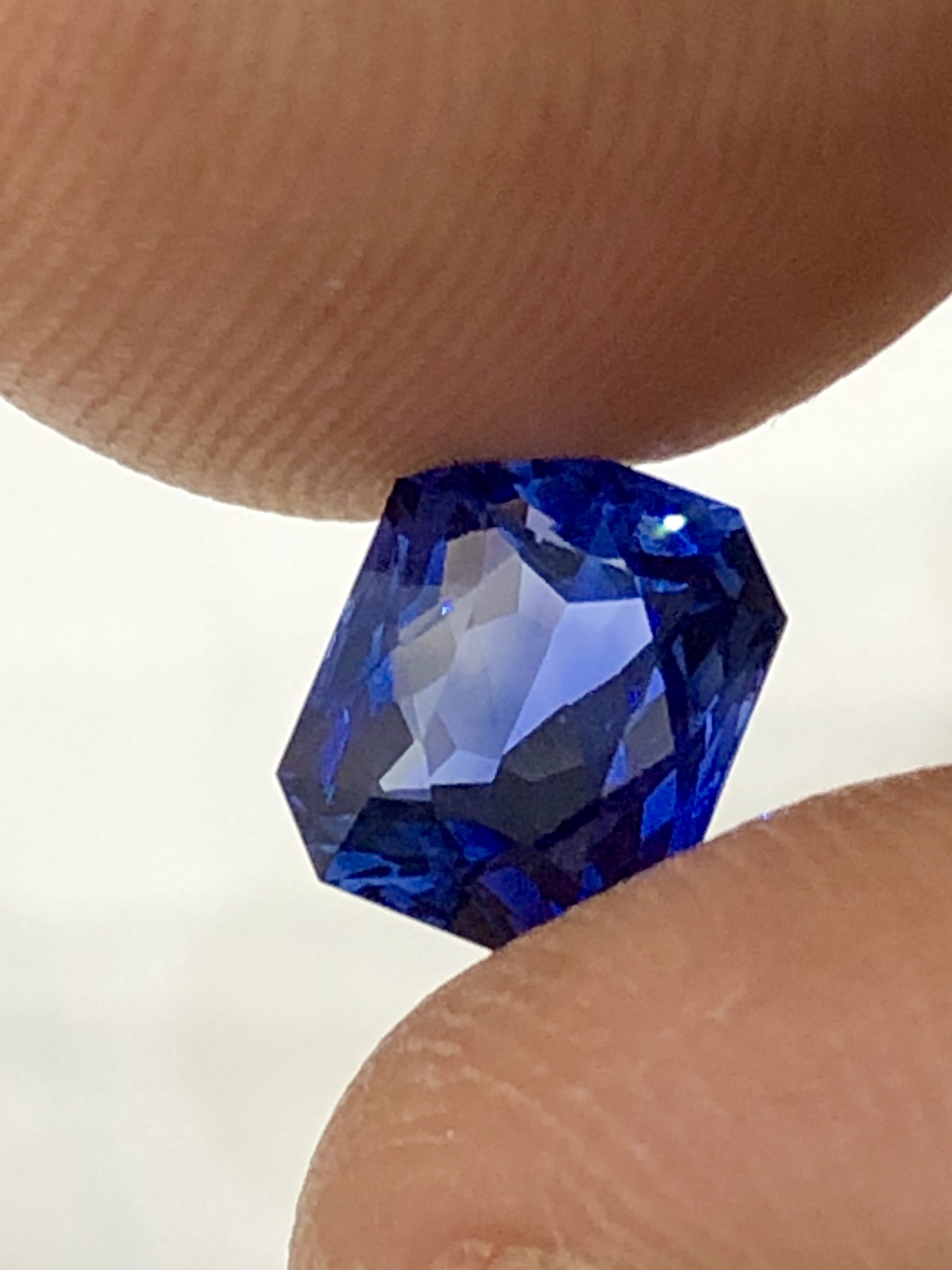 Certified Ceylon Vivid Blue Sapphire 2.31cts – Lihiniya Gems