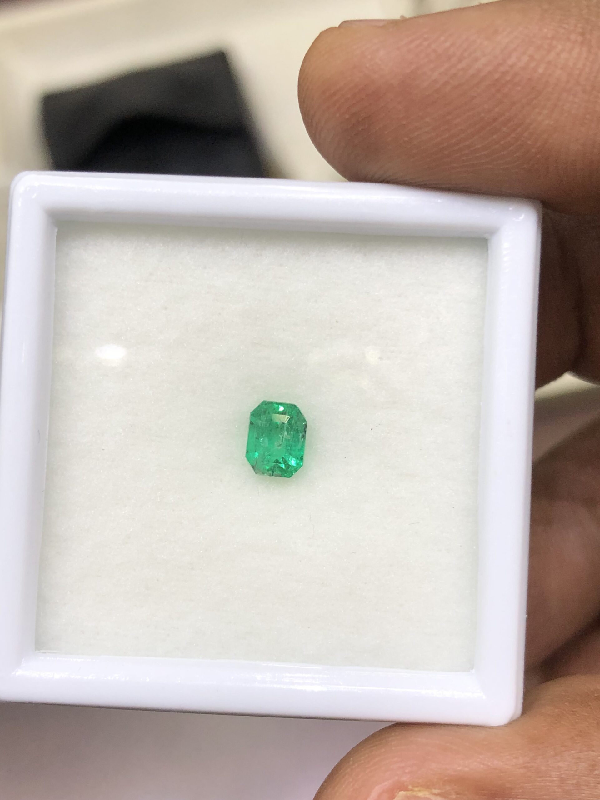 Certified Natural Emerald Gemstone – Lihiniya Gems